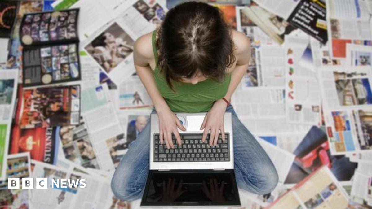 Why do people overshare online? - BBC News