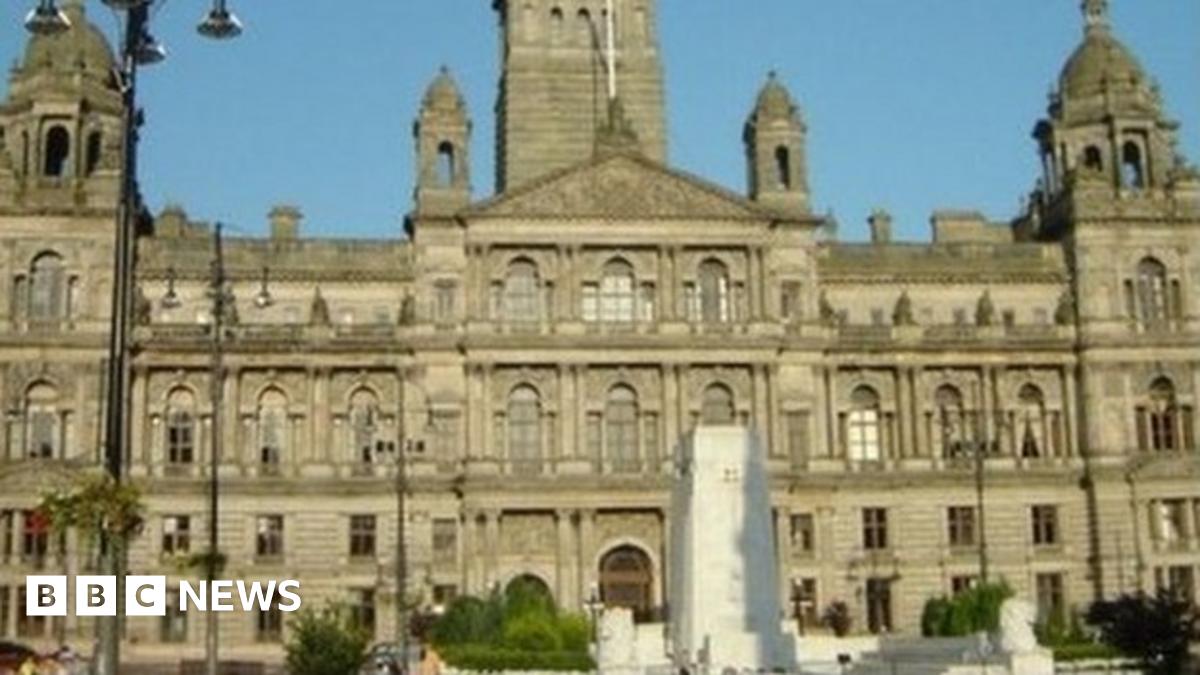 Sword man David Wardrop told to avoid politicians - BBC News