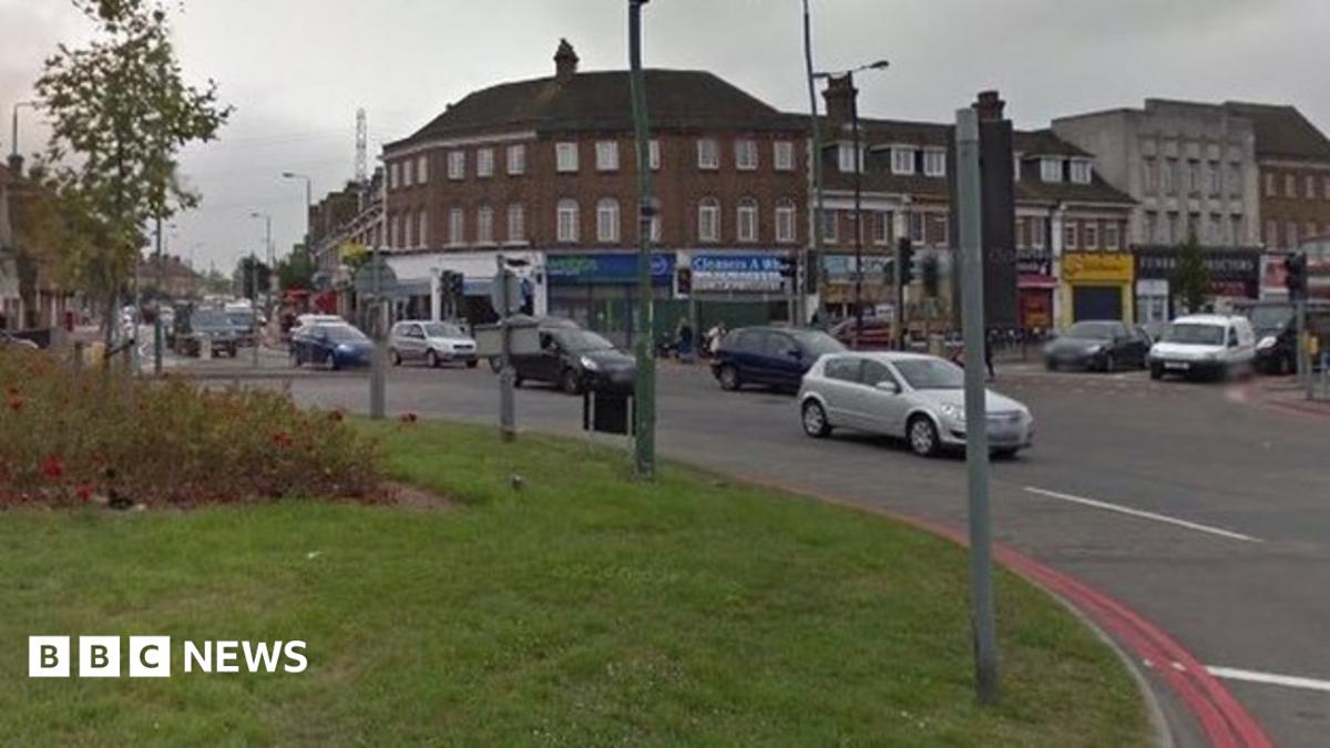 Boy, 15, charged over bus stabbing in Sutton - BBC News