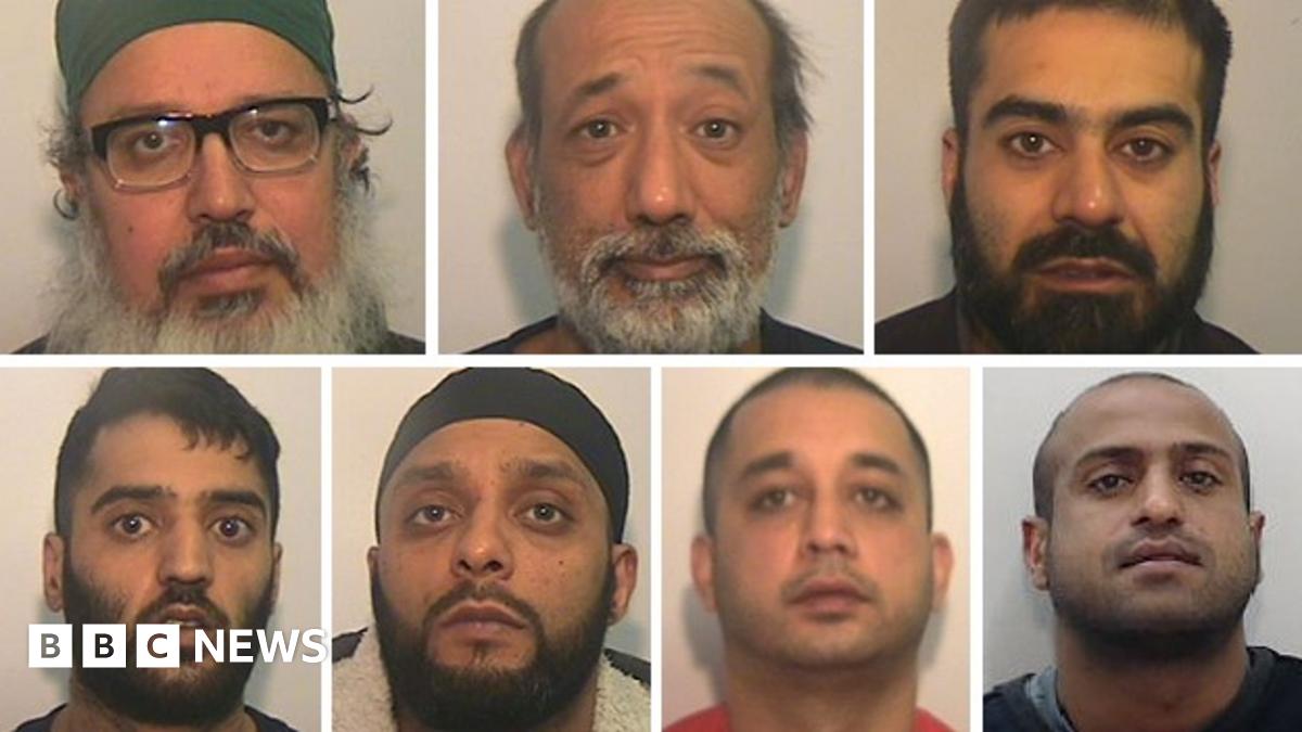 Manchester gang jailed after men held hostage - BBC News