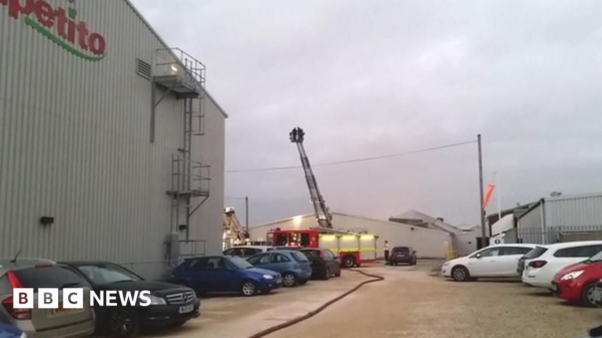 Investigation into Trowbridge Apetito food factory fire - BBC News