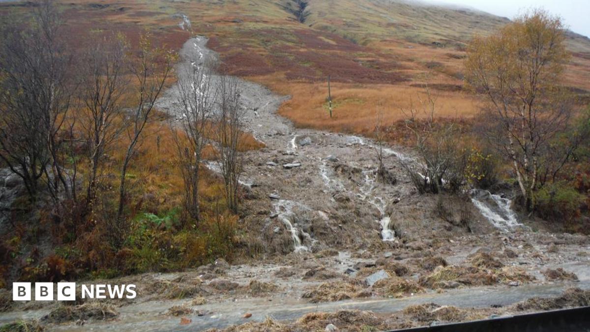Landslides and disruption as heavy rains hit Scotland - BBC News