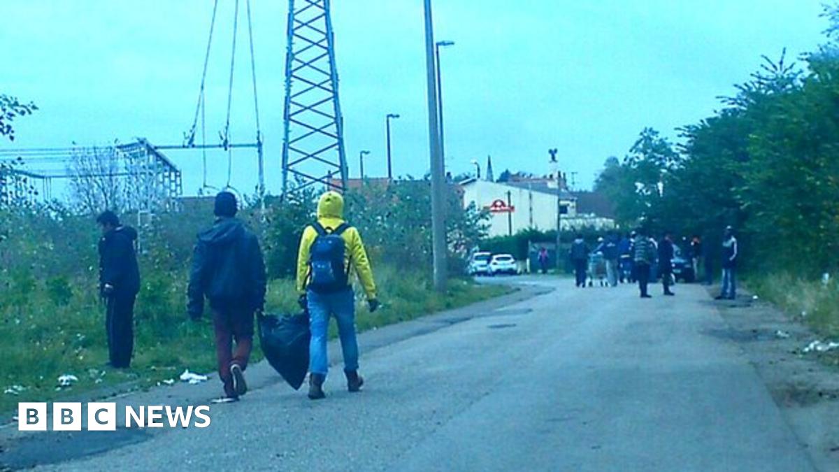 Delyn MP David Hanson: Stop migrants reaching Calais - BBC News