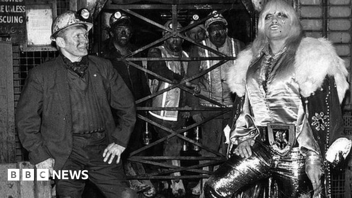 Exotic Adrian Street and the picture that 'won’t shut its gob' - BBC News