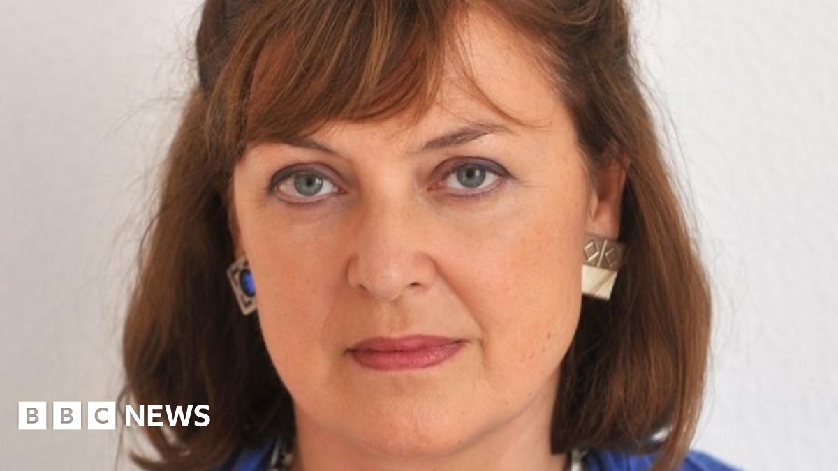 Hybrid warfare: The new conflict between East and West - BBC News