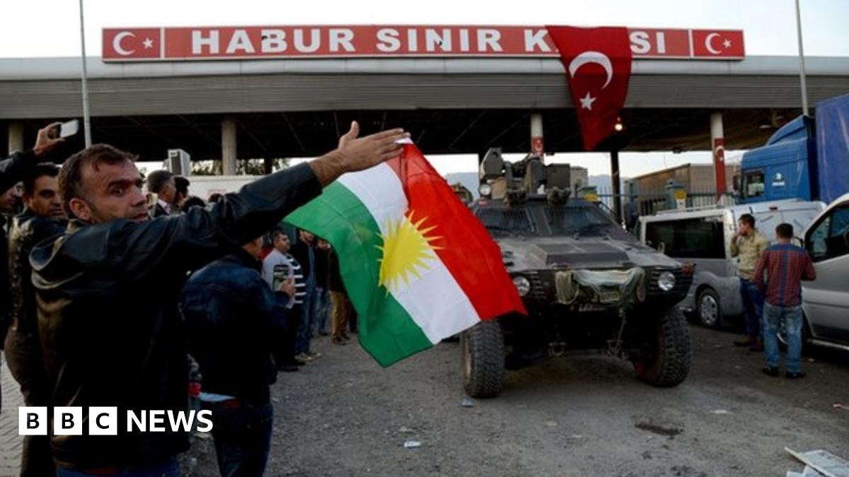 Islamic State conflict: Kurdish fighters arrive in Turkey - BBC News