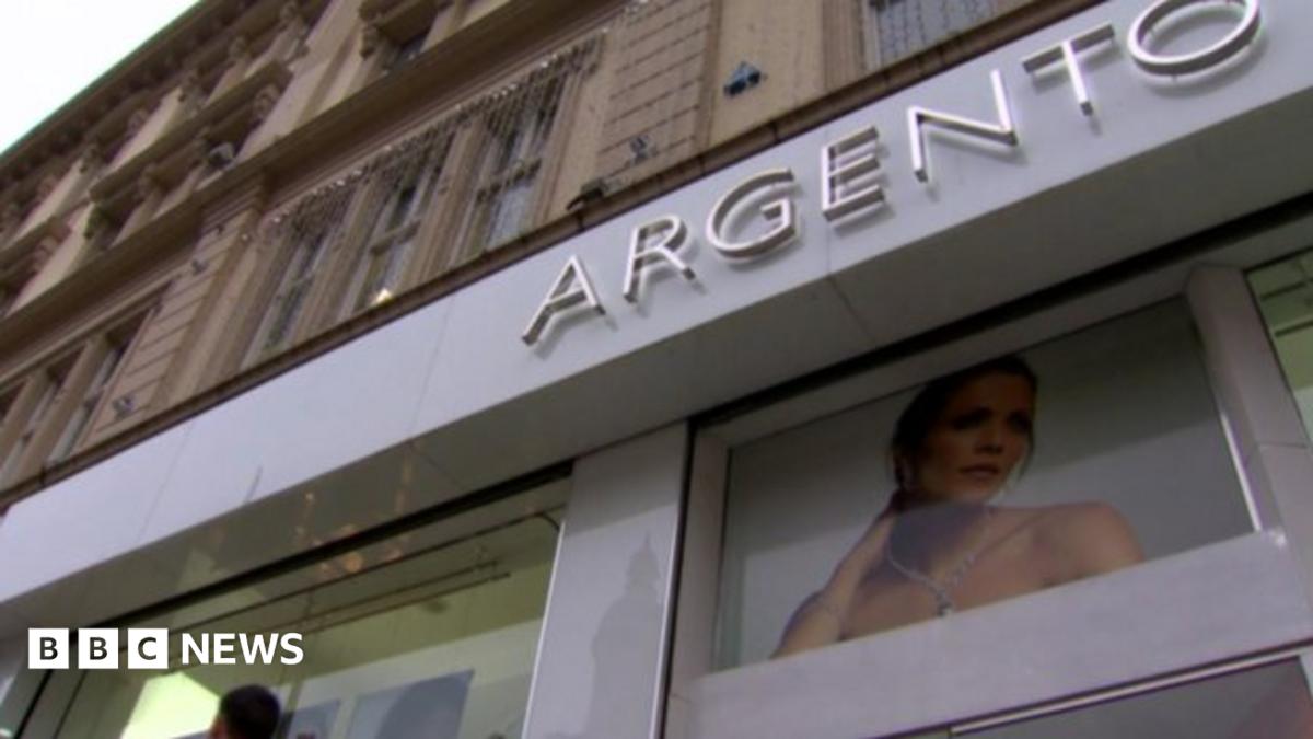 Argento loses £80,000 worth of jewellery in burglary - BBC News