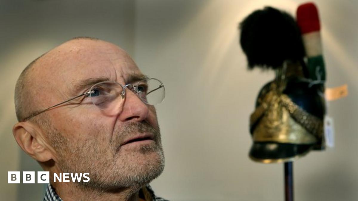 Phil Collins hands over Alamo artefacts - BBC News