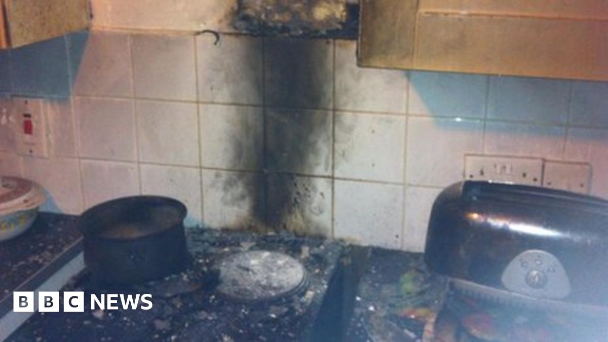 'Brave' Londonderry men rescue neighbours from chip pan fire - BBC News