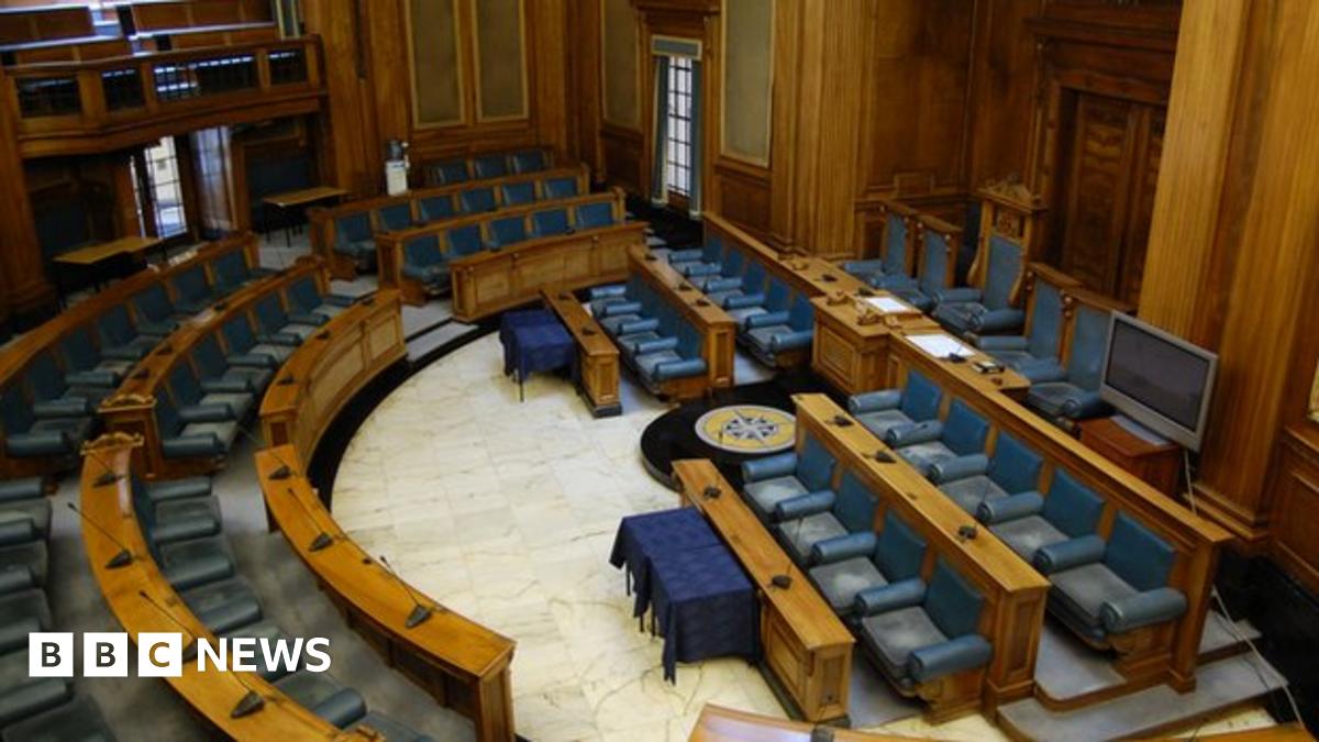 Shift power to East Midlands, say council leaders - BBC News