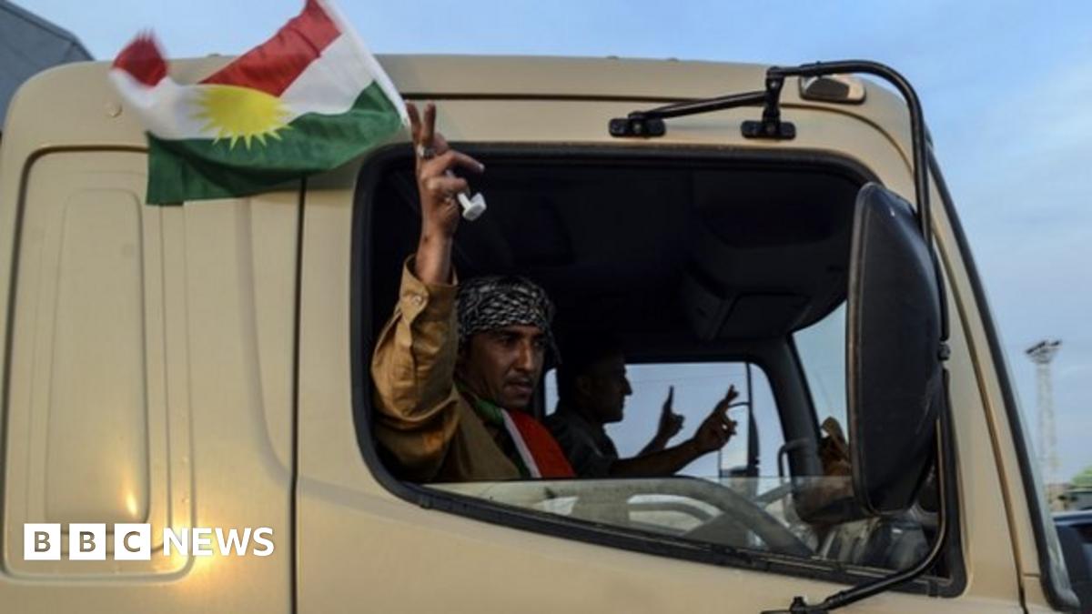 Syria IS: Iraqi Peshmerga fighters 'enter Kobane' - BBC News