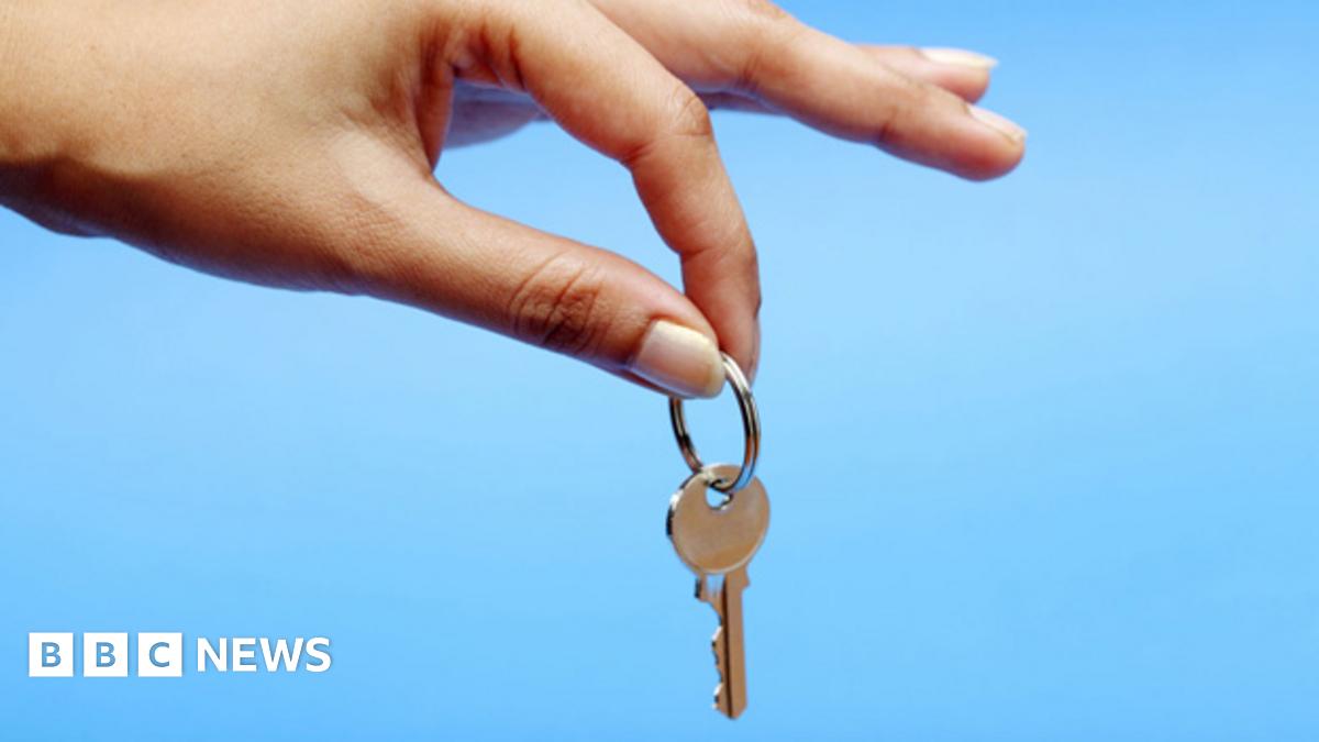 Is the traditional metal key becoming obsolete? - BBC News