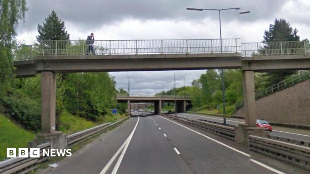 Pregnant woman hurt by stone-smashed windscreen on M67 motorway - BBC News