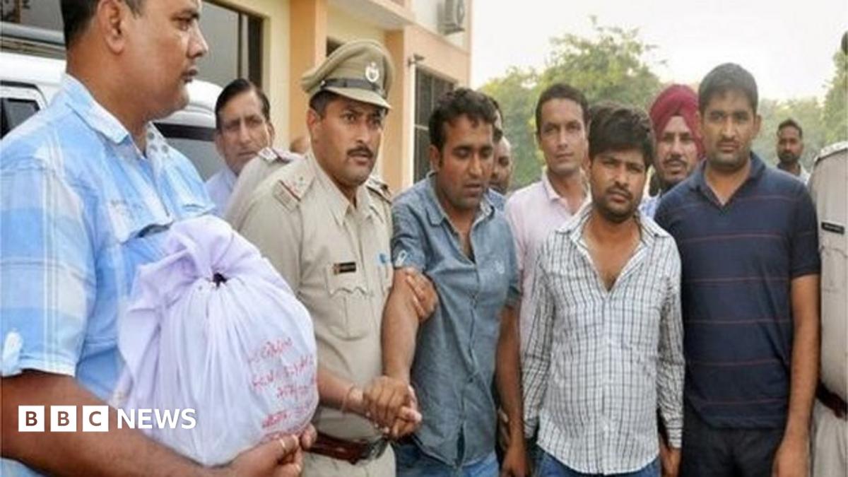 Three held over India 'tunnel' bank robbery - BBC News