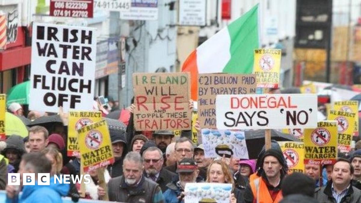 Water charges: Almost 100 protests across Republic of Ireland - BBC News