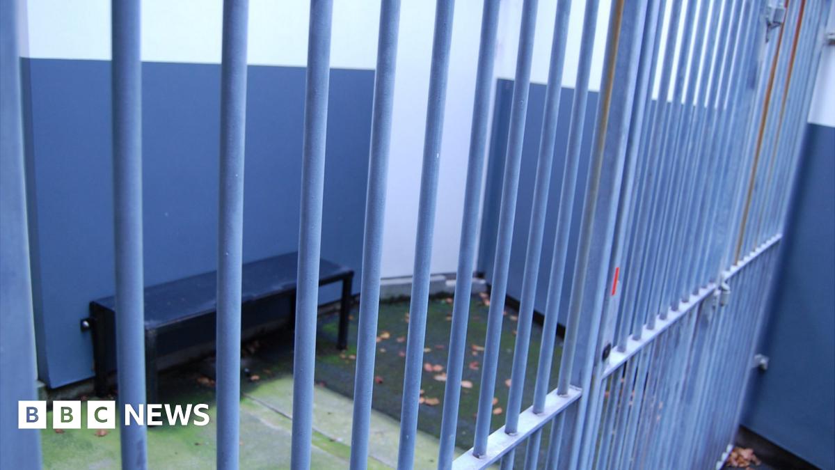 Guernsey Prison told to 'stop holding children' by inspectors - BBC News