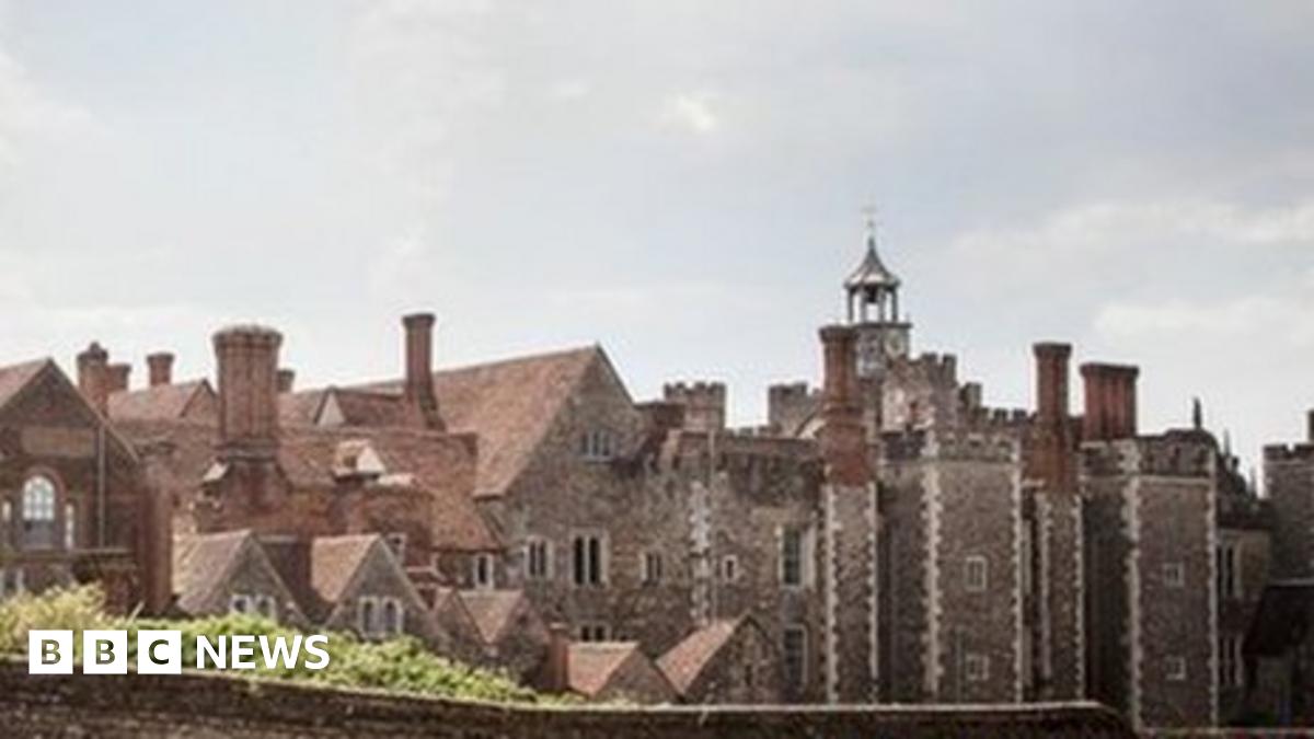Gunpowder Plot 'witchmarks' found at Knole - BBC News