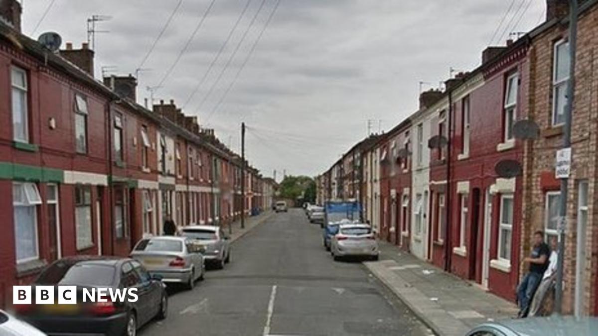 Anfield explosion: Nail bomb caused 'minor' car blast - BBC News
