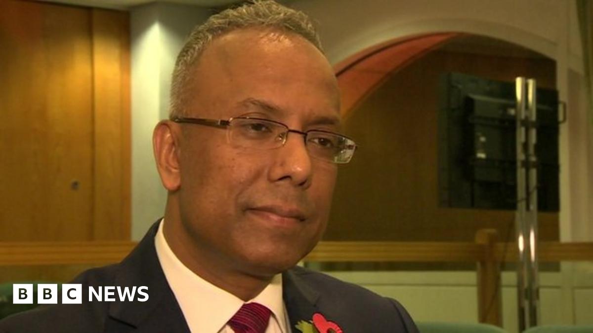 Tower Hamlets mayor Lutfur Rahman corruption claims 'untrue' - BBC News