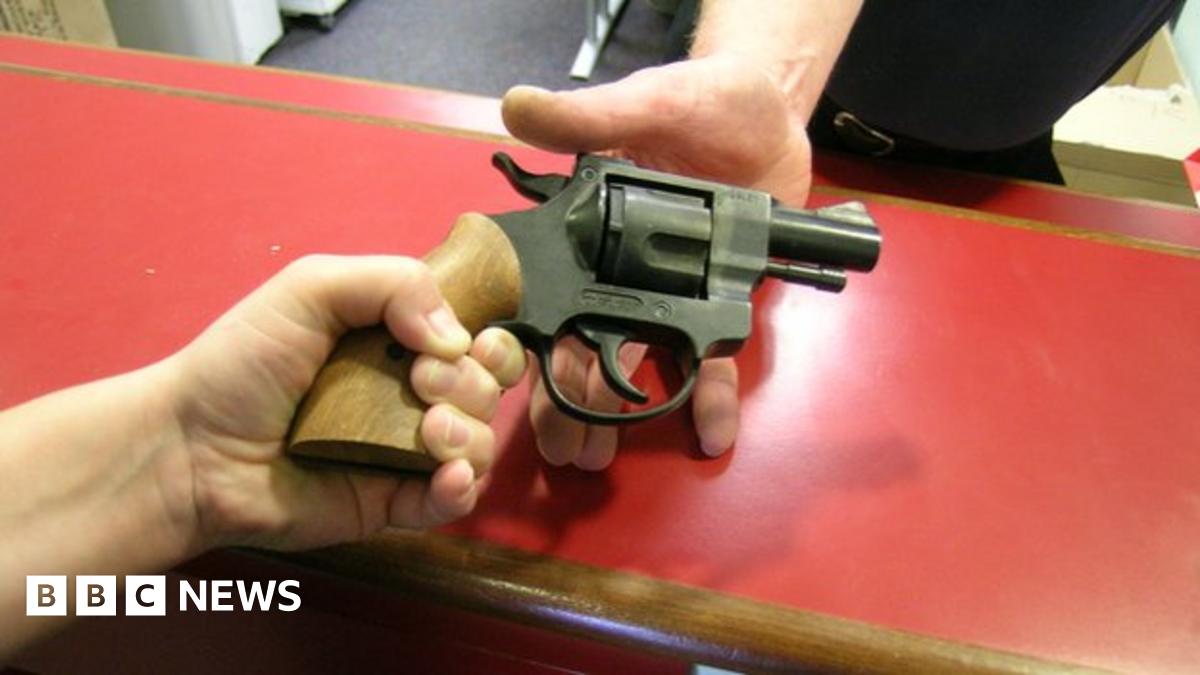 Kent Police begins two-week firearms amnesty - BBC News
