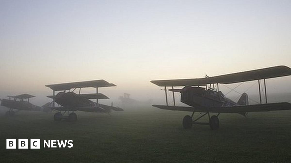 World War One: Mysterious deaths of the English flying aces - BBC News