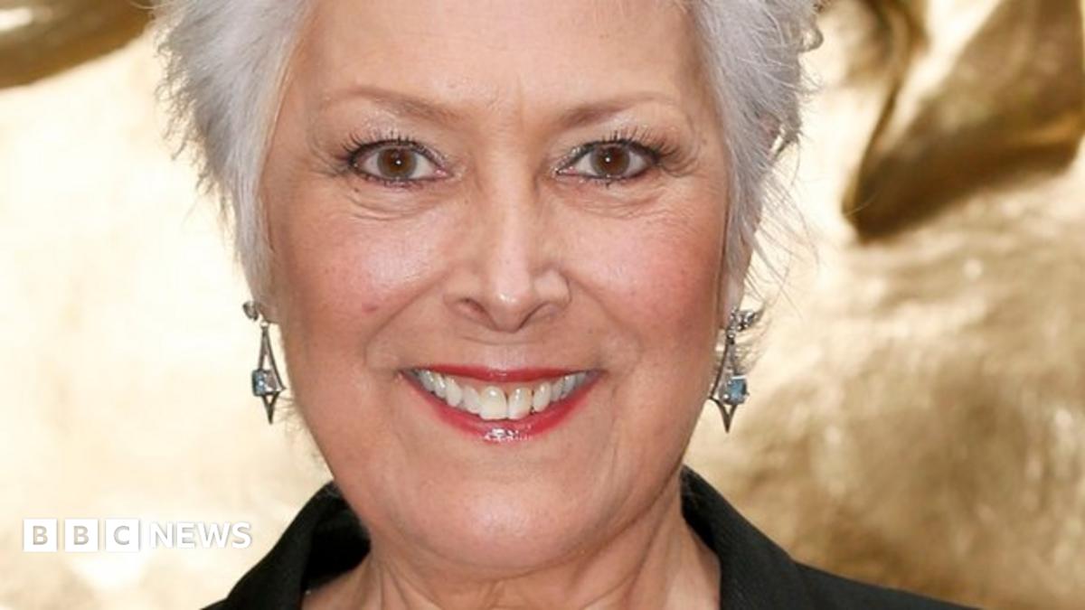 Lynda Bellingham Oxo advert to be repeated at Christmas - BBC News