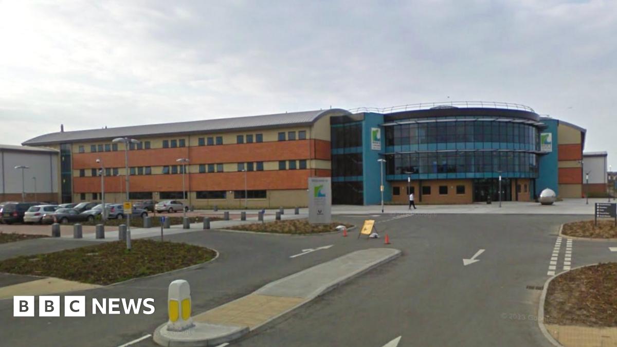 Redcar and Cleveland College to offer fracking courses - BBC News