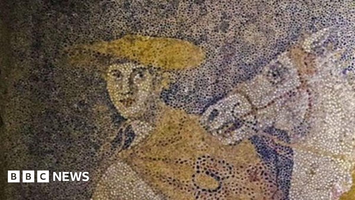 Amphipolis skeleton from Alexander's time found in Greece - BBC News