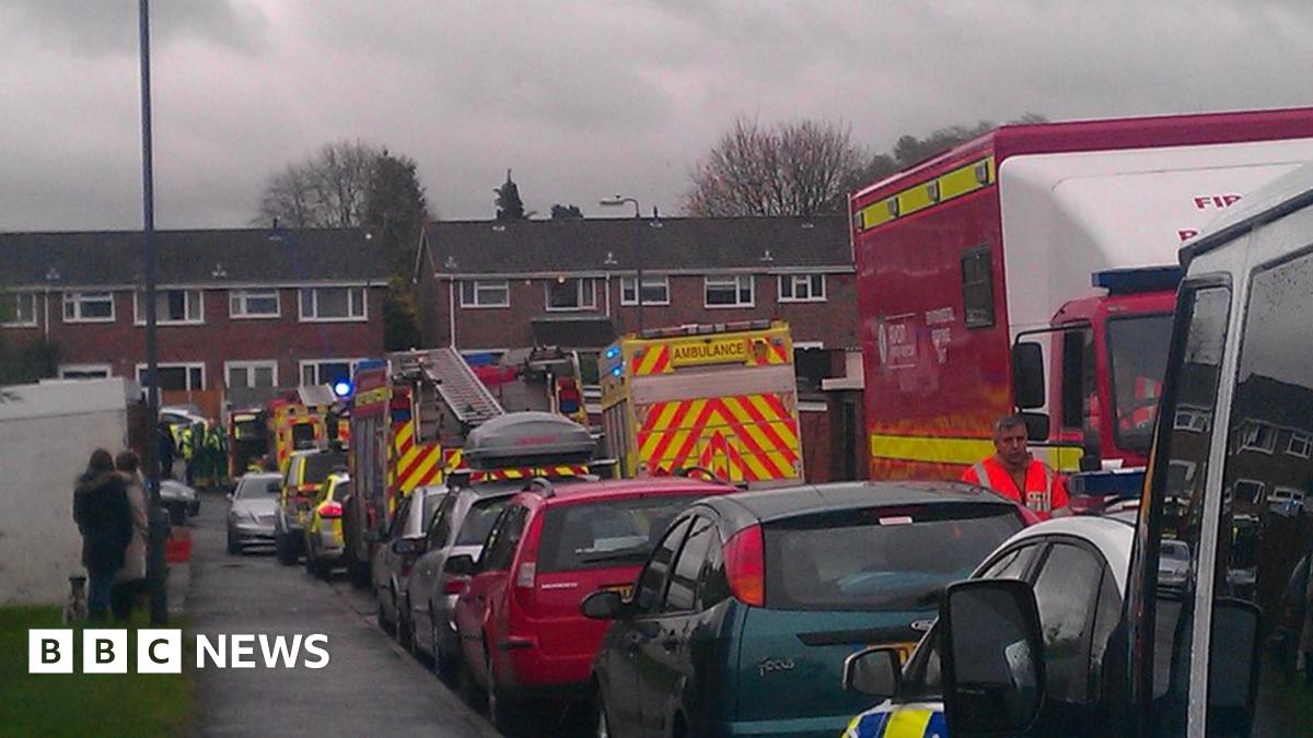 Body of man and woman found in house in Yate - BBC News