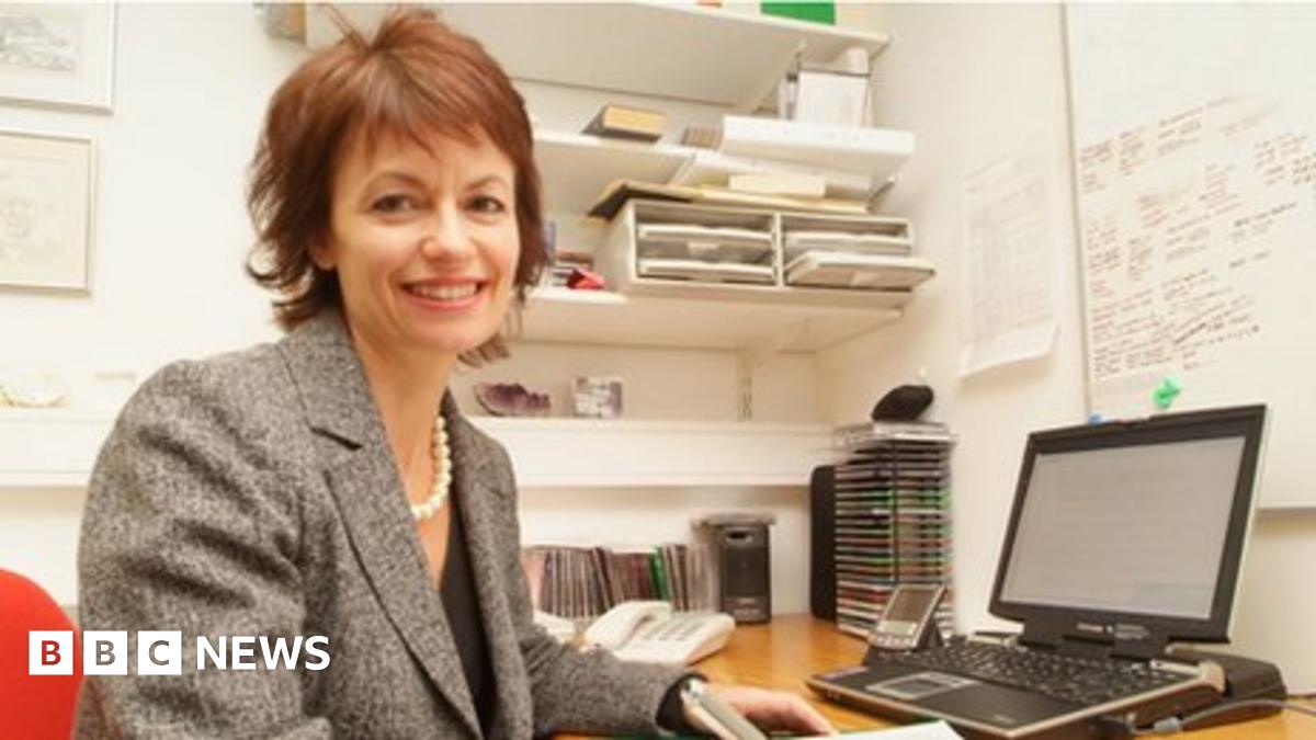 Researchers 'appalled' as EU chief scientist role is axed - BBC News