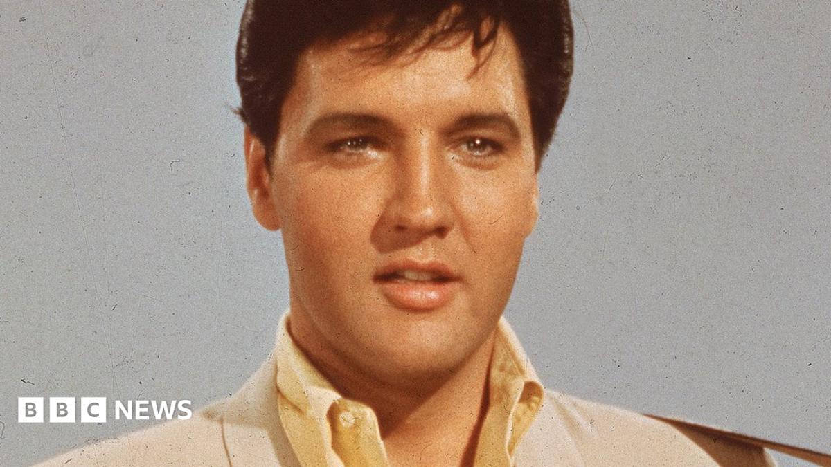Elvis Presley's first recording to be sold - BBC News