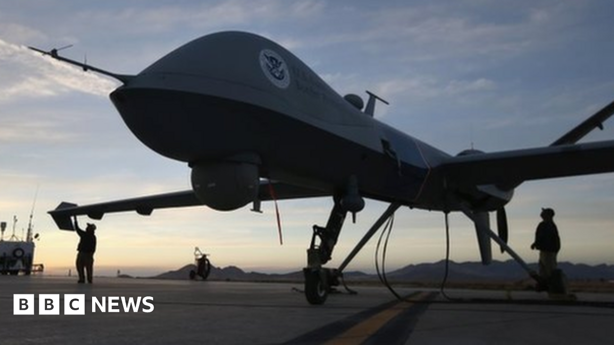 US-Mexico border 'patrolled by drones' - BBC News