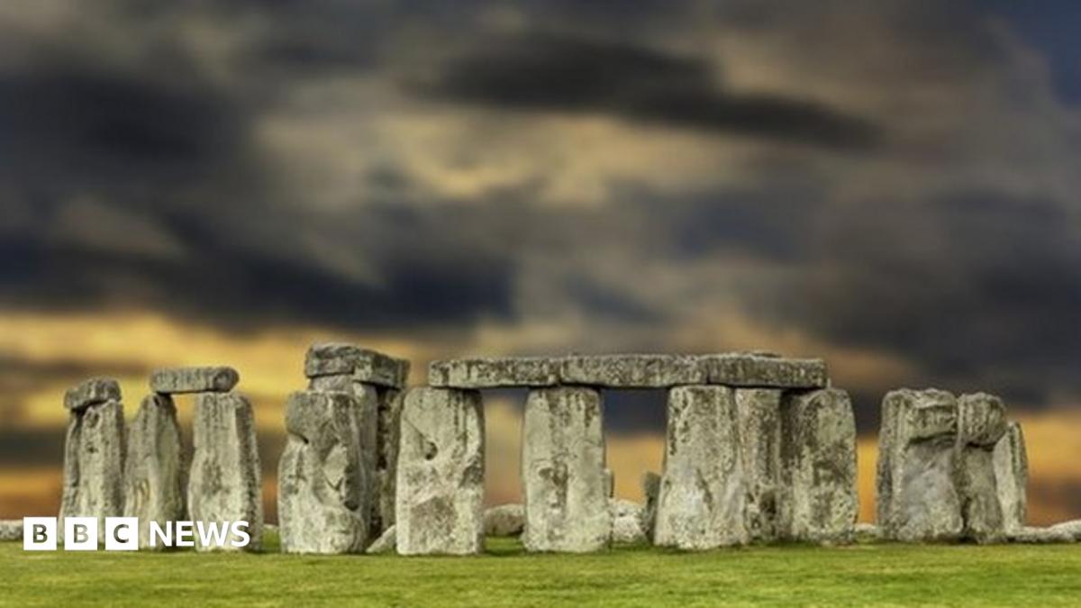Stonehenge experiment to be repeated with 'lost' stones - BBC News
