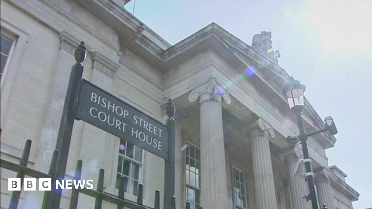 Declan Wade and Paula Gillespie admit drugs charges - BBC News