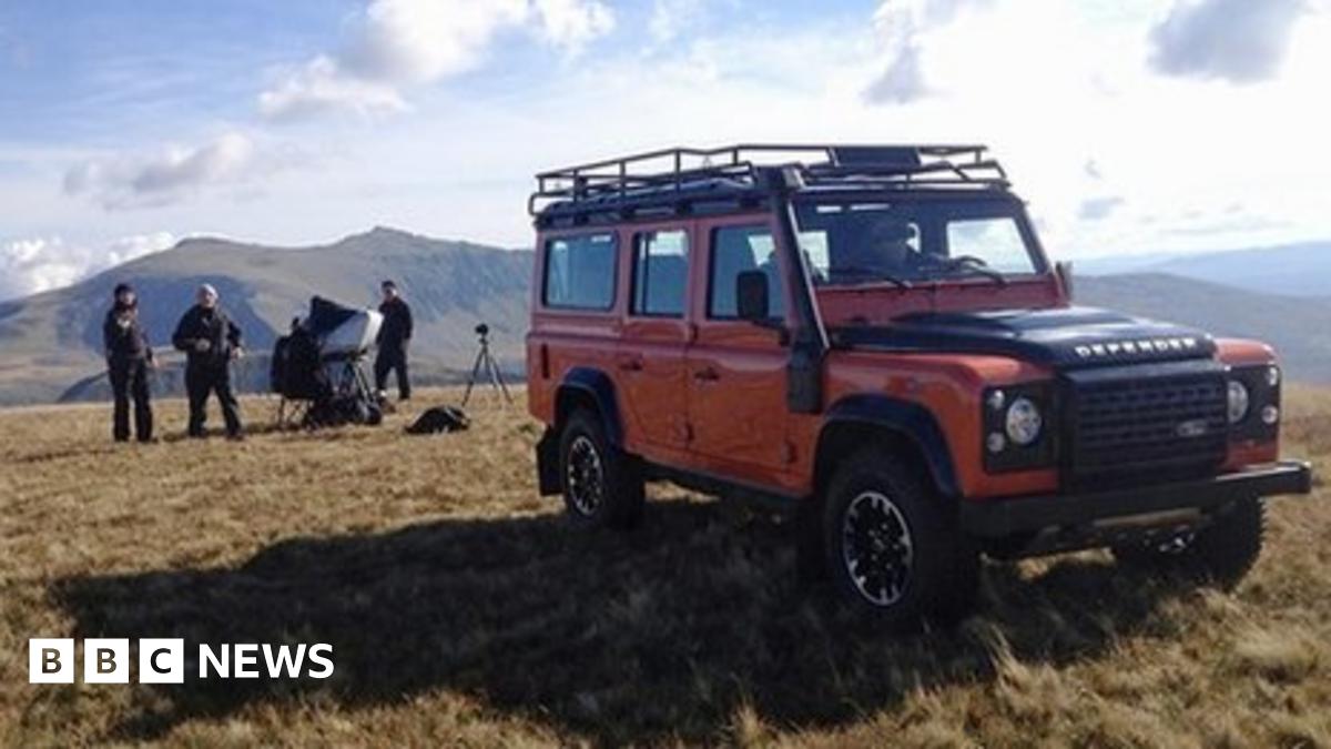 Land Rover's Snowdonia photo shoot on Moel Eilio blasted - BBC News