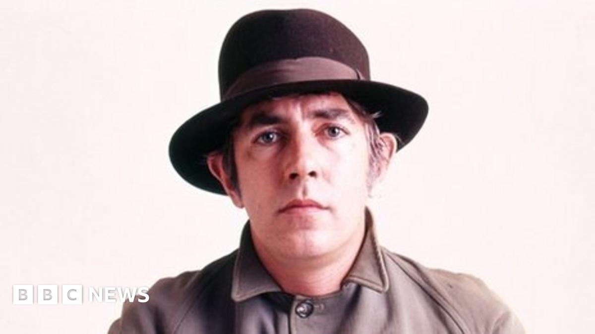 Plaque marks Peter Cook's Torquay birthplace - BBC News