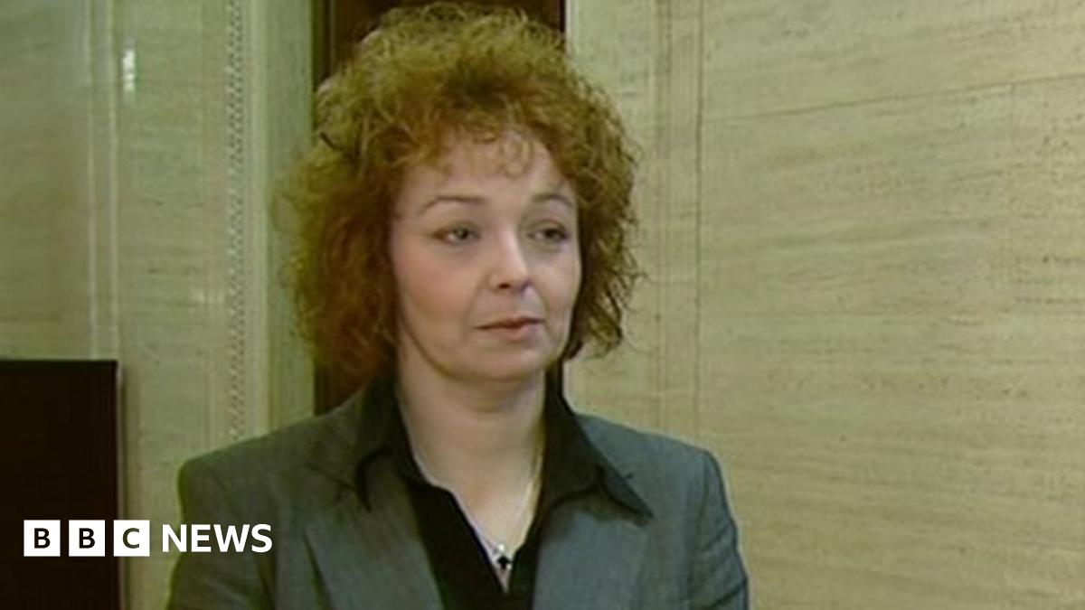 Líofa: Apology over Irish language website security - BBC News