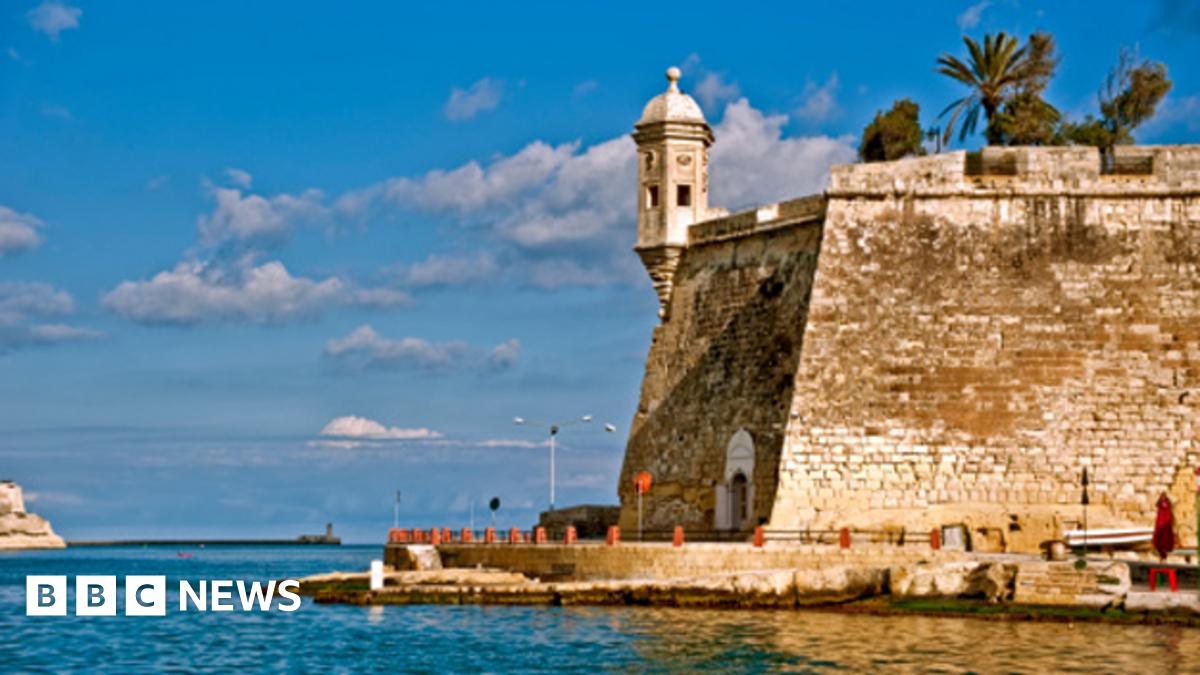 The ancient fortress city embracing the modern world - BBC News