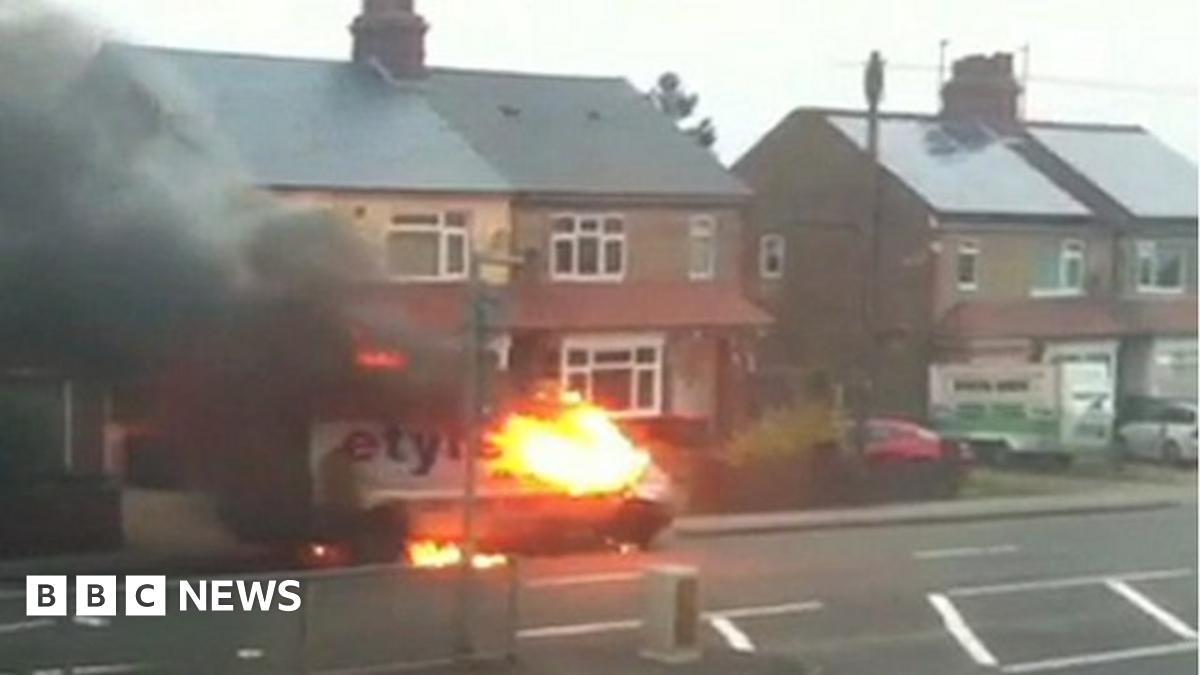 Dunstable runaway van fire blamed on electrical fault - BBC News