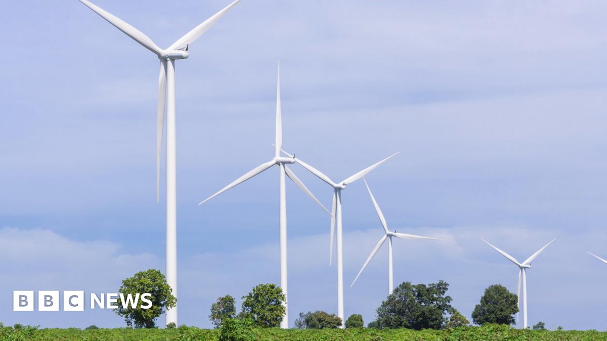 Loch Urr and Benbrack wind farm bids submitted - BBC News