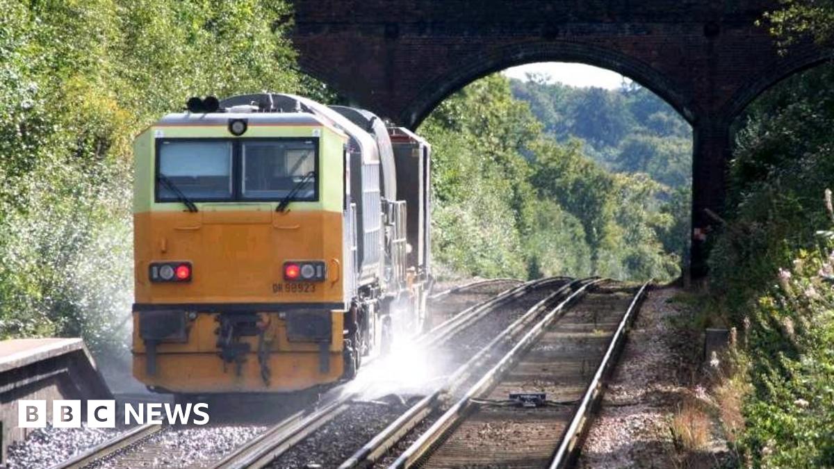Inaccurate Network Rail data 'leads to inefficiencies' - BBC News