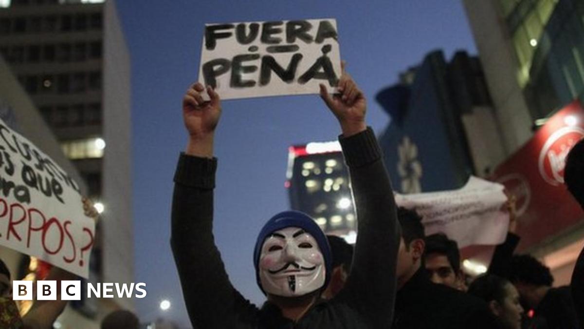 Mexico missing students: Capital sees mass protests - BBC News