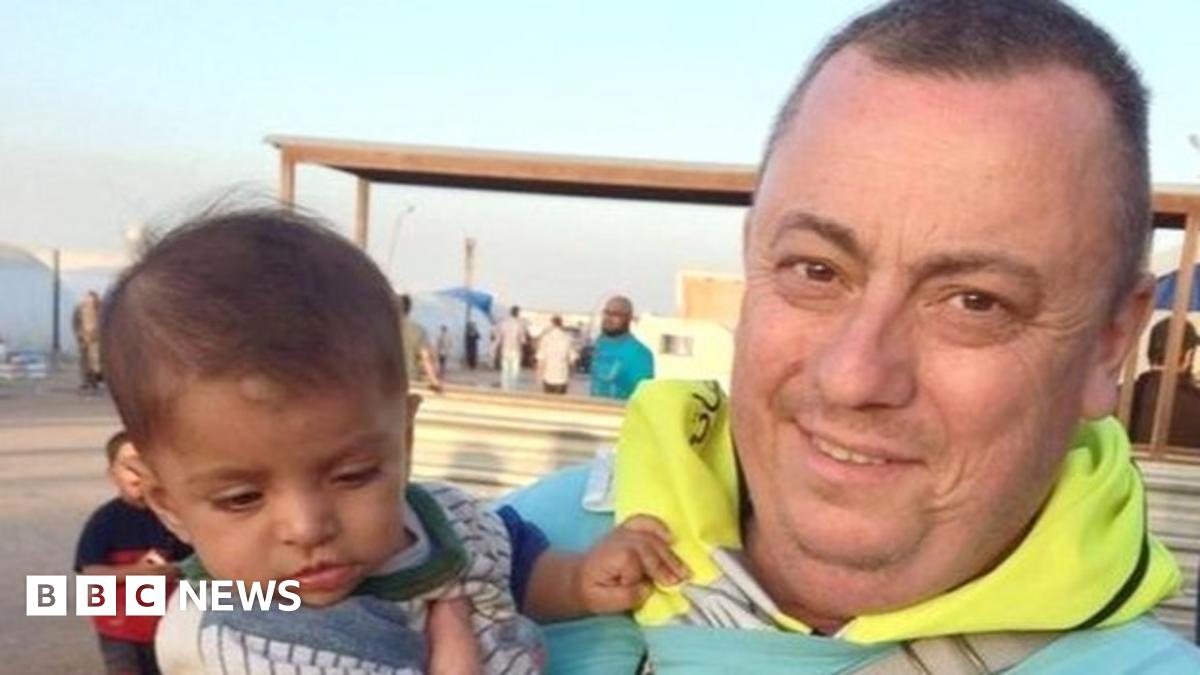 Alan Henning murder: Eccles marks anniversary with yellow ribbons - BBC ...