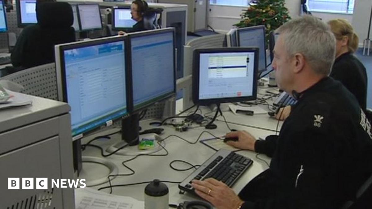 Non-emergency police 101 number down across Wales - BBC News