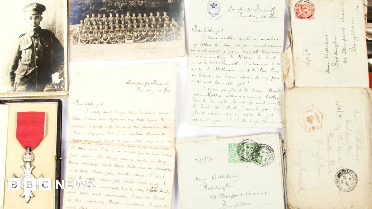 WW1 love letters between sweethearts fetch £5,000 at auction - BBC News