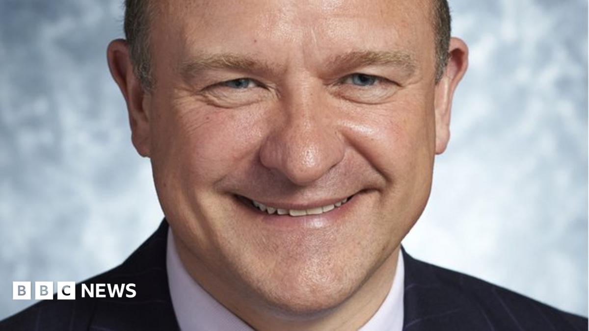 Highland Council leader plans to stand as MP - BBC News