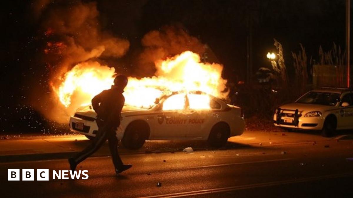 Ferguson: Brown jury decides not to charge officer - BBC News