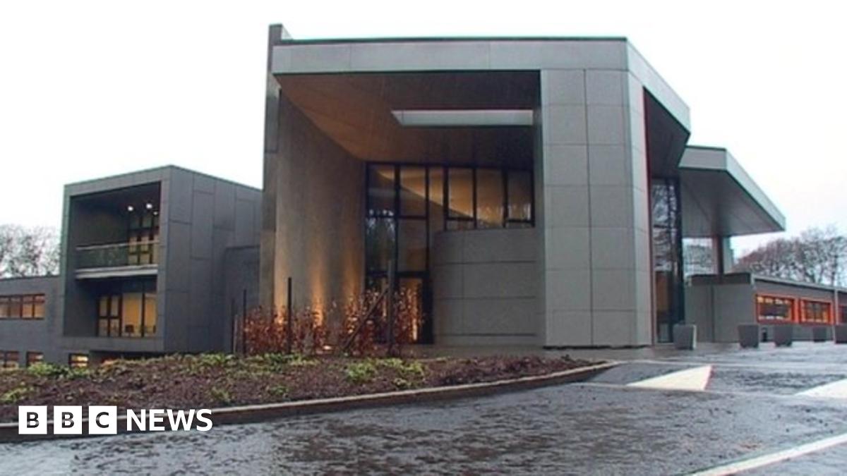 Donaldson's school for deaf children: Improvement plan produced - BBC News