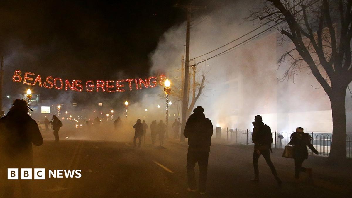 Ferguson decision: The facts on tear gas and its use on civilians - BBC ...