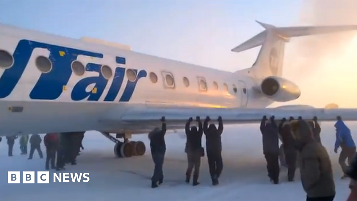 Russia: Passengers 'get out and push' frozen plane - BBC News